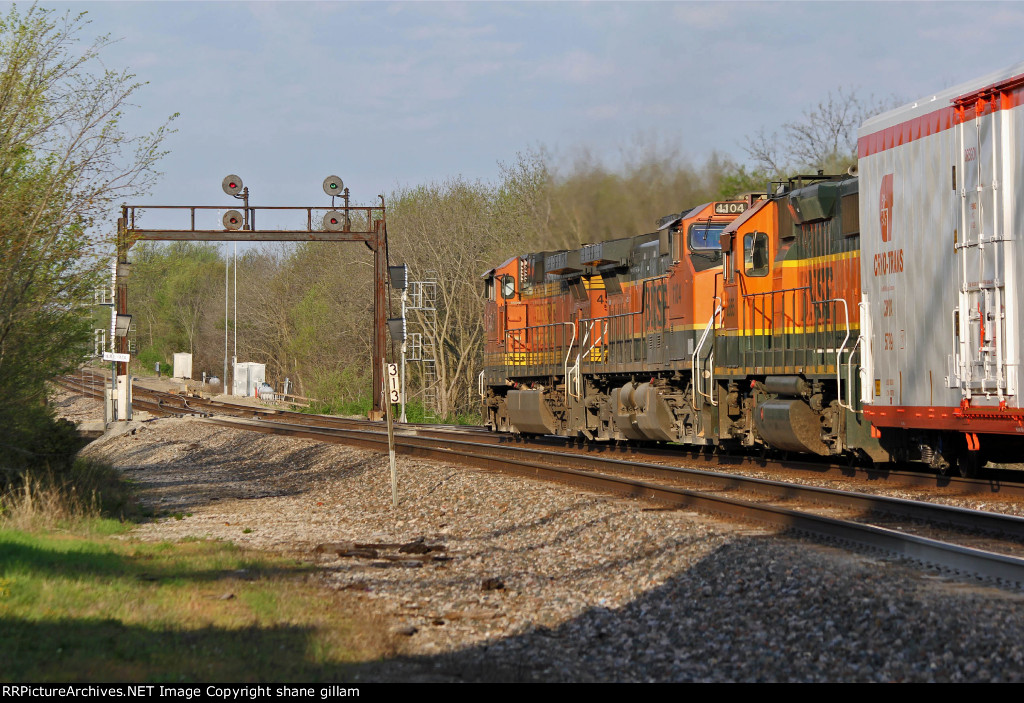 BNSF 2865 Gp 39-2 on a Wb freight.